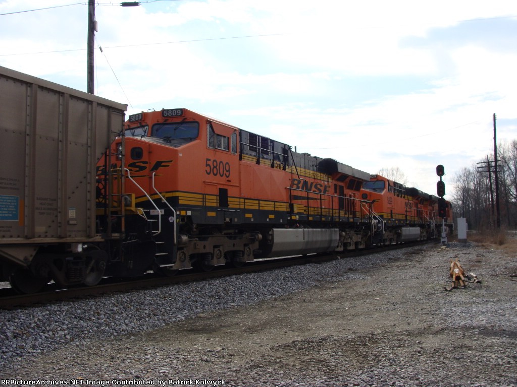BNSF 5809